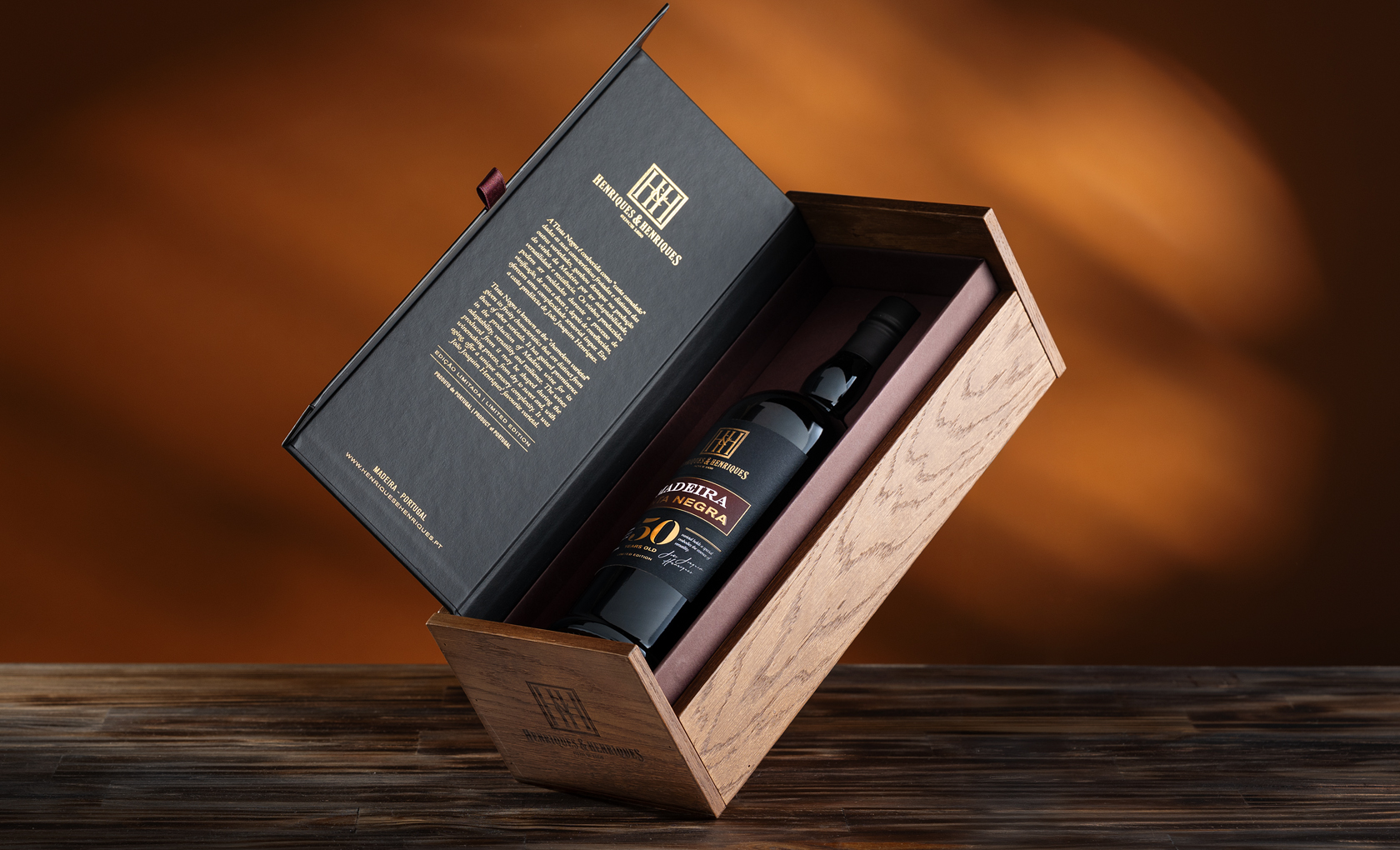 Madeira Tinta Negra - M&A Creative Agency